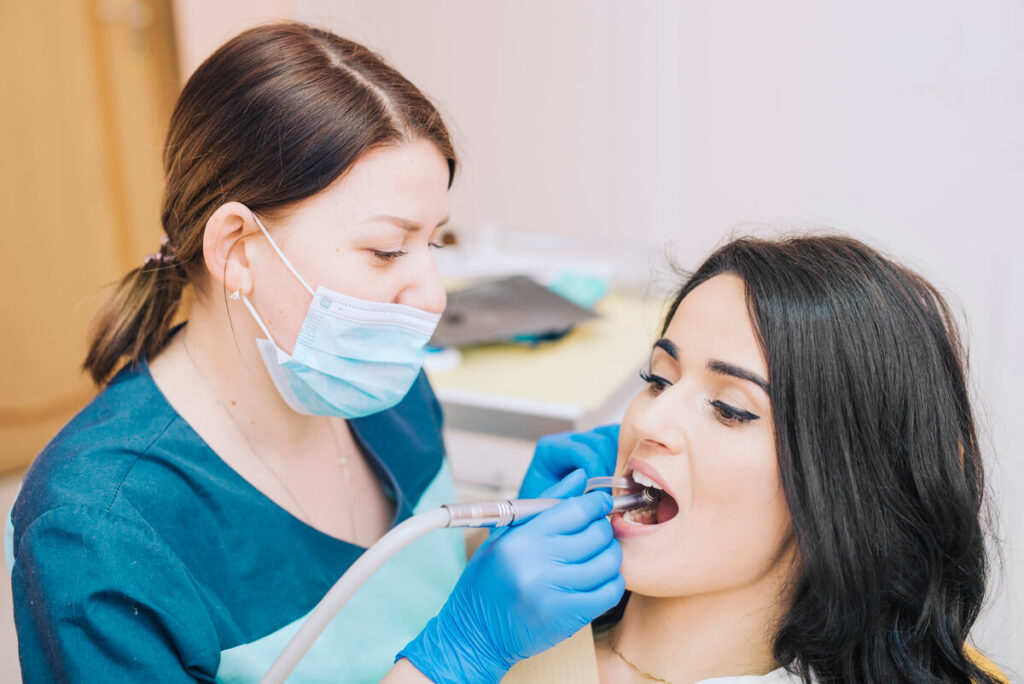 Co to jest paradontoza dziąseł? – Dentysta Madej